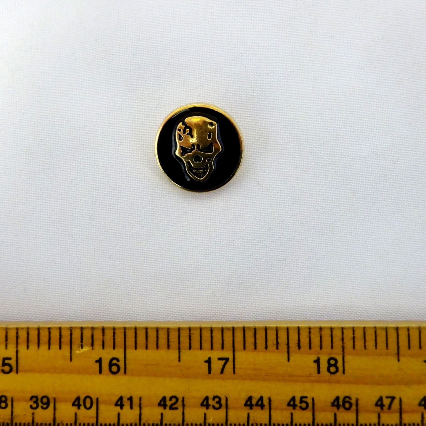 Skull Buttons Black/Gold 2cm Code 596 | Fabric Land